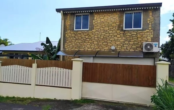Outbuilding With Swimming Pool, Relaxation And Wellness Room, Ideal For A Romantic Getaway - Réunion