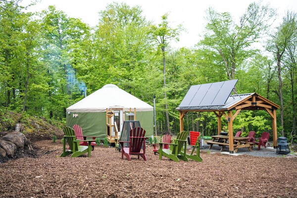 Yourte Spacieuse Dans Les Bois - Laurentides