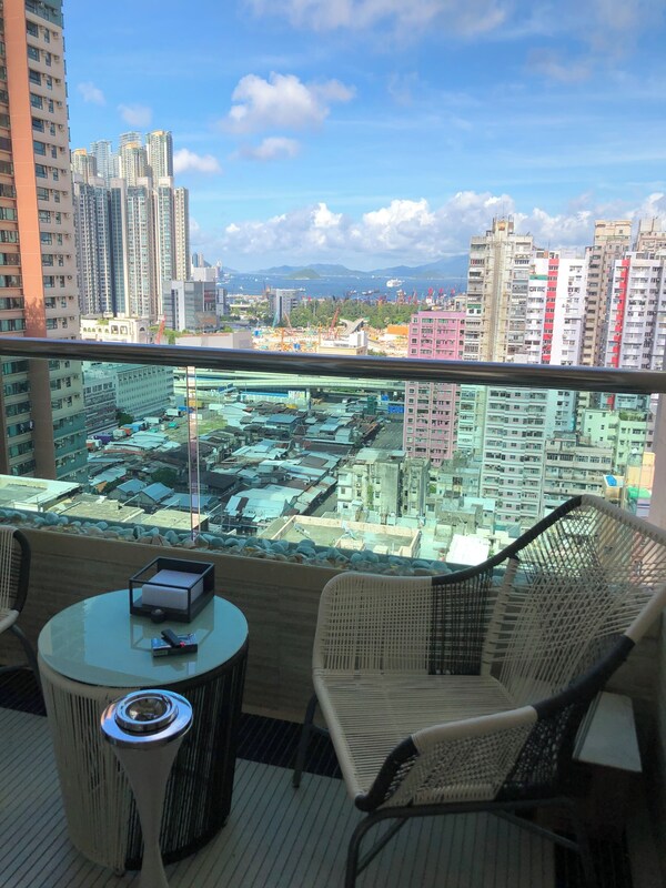 Charming 2-bedroom Building In Welcoming Kowloon With Sunset View Balcony - Hong Kong