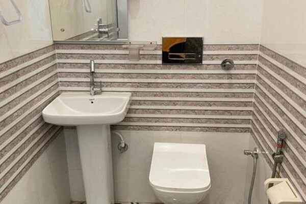 Taran Bliss Home Stay : Family Room With Bathroom - Agra