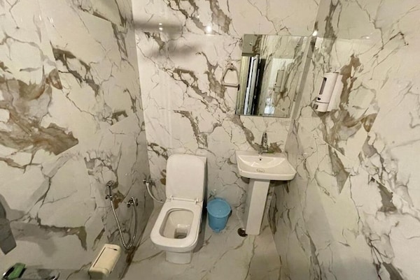 Taran Bliss Home Stay : Standard Double Room - Agra