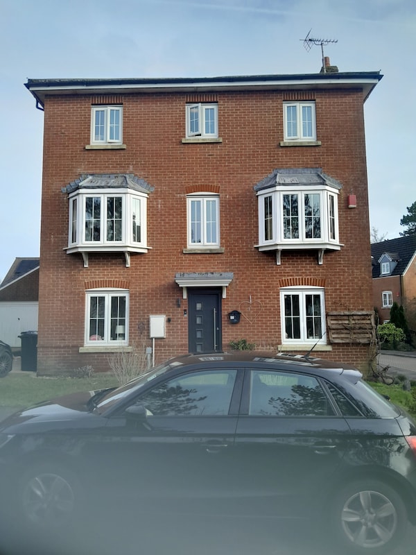 Family Home  In The Heart Of Hampshire - Wyck