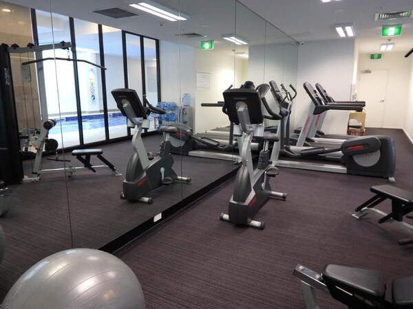 Exe 2 Bedroom Apartment At Beckett Street Melbourne Cbd - Kensington
