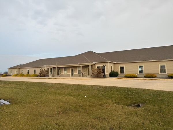 Newly Remodeled! B3 - Two Room Suite, King & Queen - Illinois