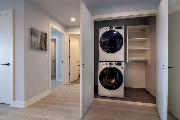 Chic Apt With Indoor Pool & Gym - The Bronx, NY
