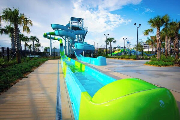 Luxurious 8 Bedroom 5 Bath+pool + Arcade & Theatre - Davenport, FL