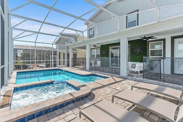 Luxurious 8 Bedroom 5 Bath+resort, Arcade &Theatre - Davenport, FL