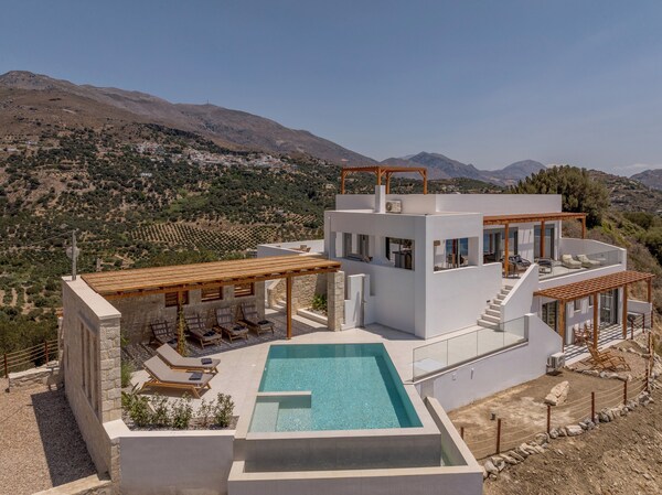 [New] Villa Sibylla, With A Large Infinity Pool And Breathtaking Views - Plakias