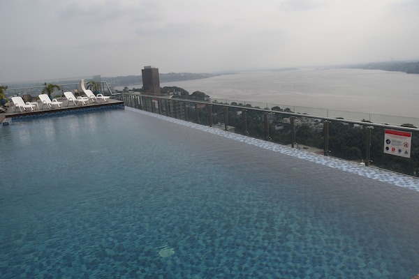 Stunning Gombe Apartment With Rooftop Pool & Terrace In Secure Residential Area - Kinshasa