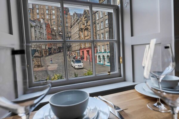 Boutique 3-bedroom In Grassmarket, Steps From Edinburgh Castle & Victoria St. - Edinburgh