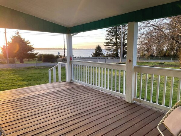 Rosie's Surf Shack, Rosie's Surf Shack: 3 Br, 2 Ba House In Beautiful Grays Harbor3 Br, 2 Ba House I - Westport