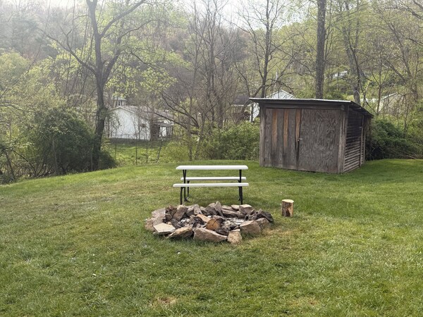 Charming 2-bedroom Trail House In Bramwell, Wv - West Virginia