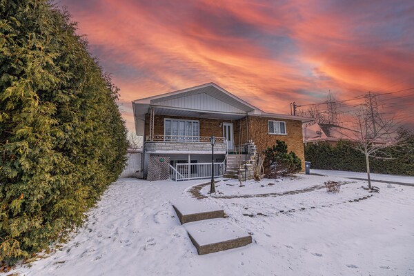 Spacious & Quiet 3 Bdr Apt /15 Mins To Dt &Parking - Brossard