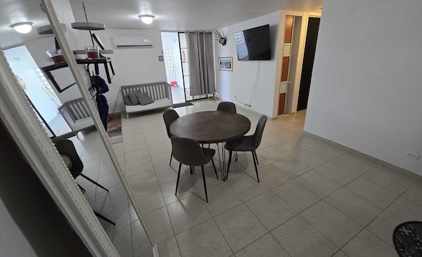 Casita Encanto 2 Bd 1 Bth Centric Apt W/ 1 Car Garage 10 Mins To Airport/beaches - San Juan