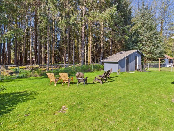 Home Near Mendenhall Glacier With Large Backyard - Juneau, AK