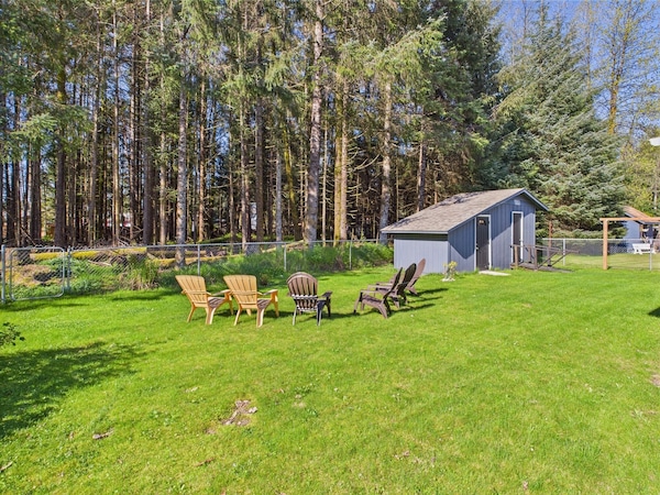 Home Near Mendenhall Glacier With Large Backyard - Juneau, AK