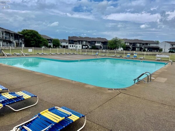 Waterfront Cozy 1 Bedroom Condo On The Inlet To Lake Erie Boat Dock Steps Away. - Lake Erie, PA
