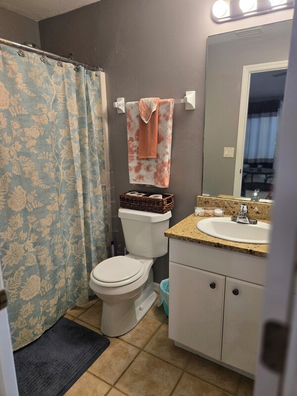 Charming And Cozy 3-bedroom Duplex In Welcoming Lehigh Acres! Come Stay Here!! - Fort Myers, FL