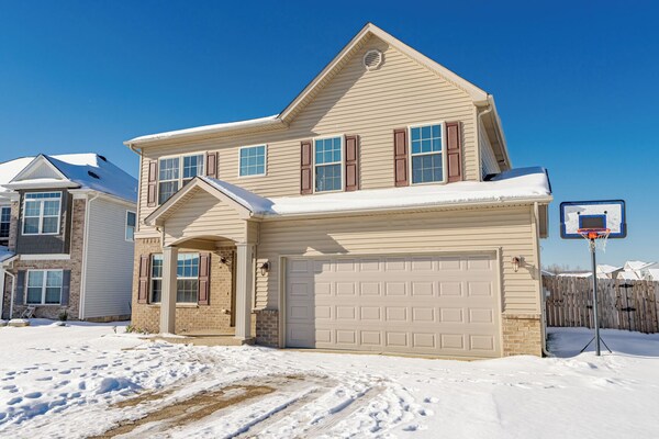 Charming Shepherdsville Cozy Home With Lakeside Views - Mount Washington, KY