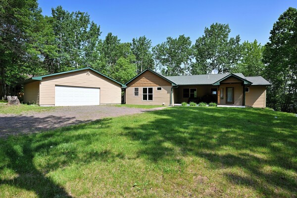 Whispering Woods- Spacious 5 Bedroom Home With  Sandy Frontage Near Spooner, Wi. - Gull Lake, WI