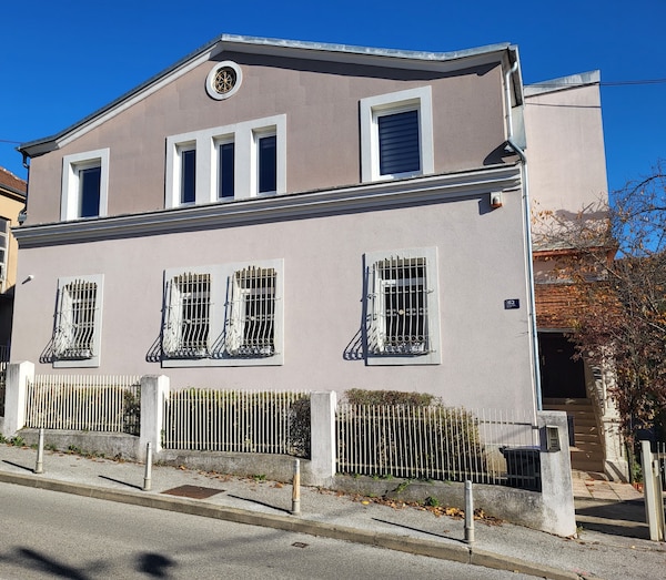 Maslina\nchic Studio With Ac, Wifi, Fitness Room In Fabulous Zagreb - Zagreb
