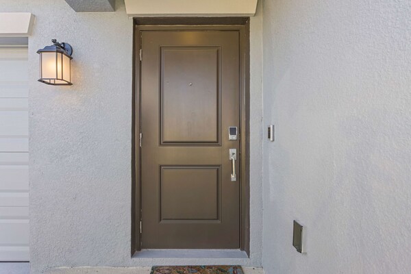 Bright Home Near Legoland & Lake - Winter Haven, FL