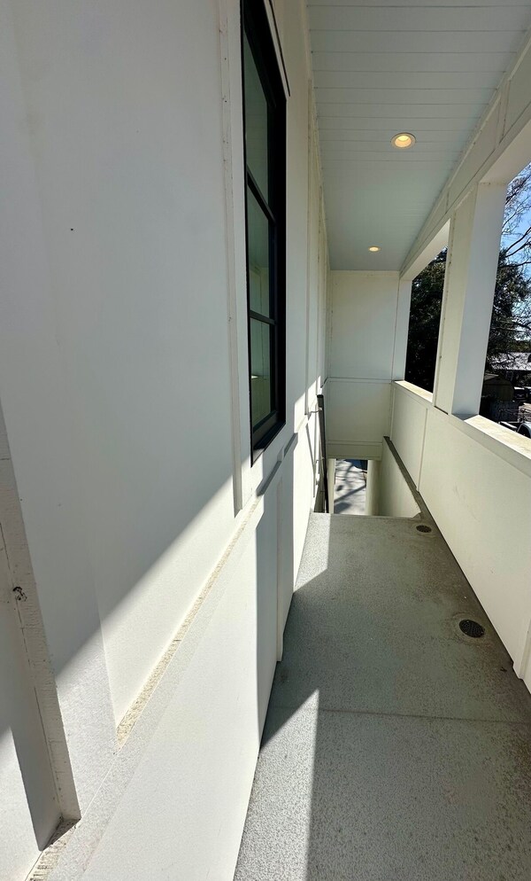 Downtown Park Circle Loft - Hanahan, SC