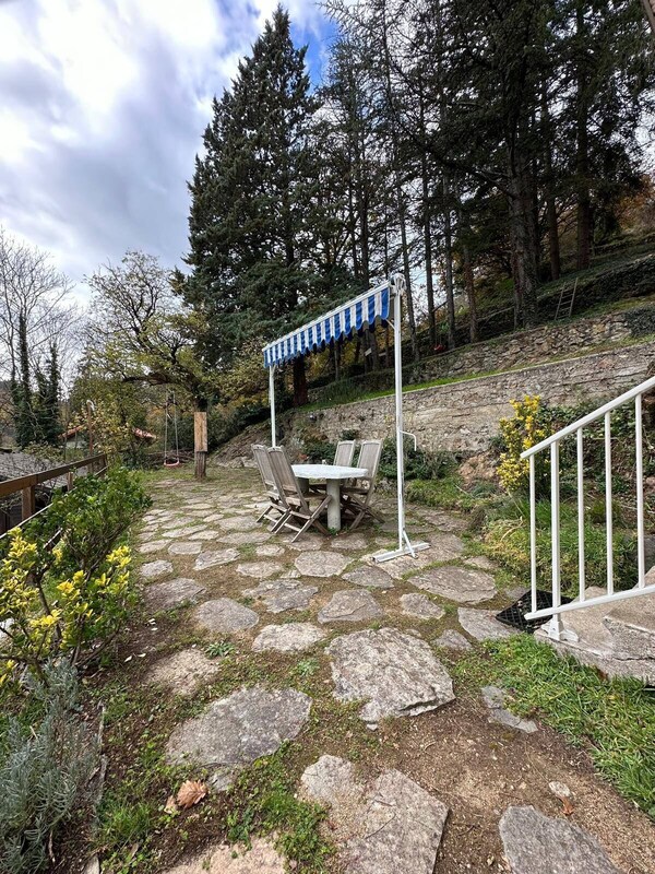 Pretty Cottage Overlooking The Loire Valley And Château D'artias - Auvergne