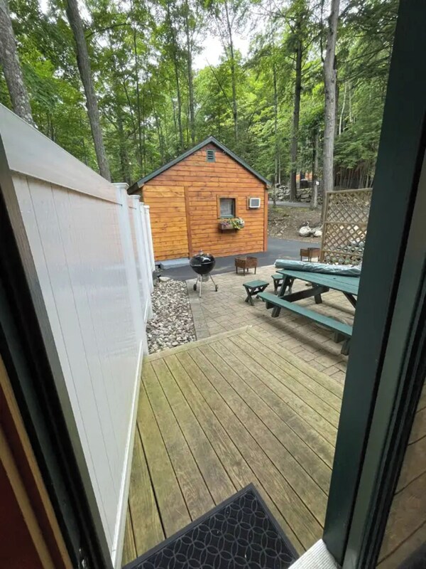 Woodlands Lodge-charming 3-bedroom Cabin In Phenomenal Lake George - Lake George, NY