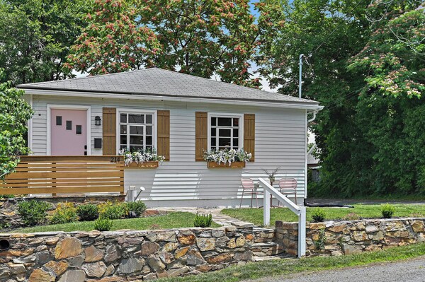 Retreat In Historic Downtown Leesburg - Walkable To Everything!\n\n - Leesburg, VA