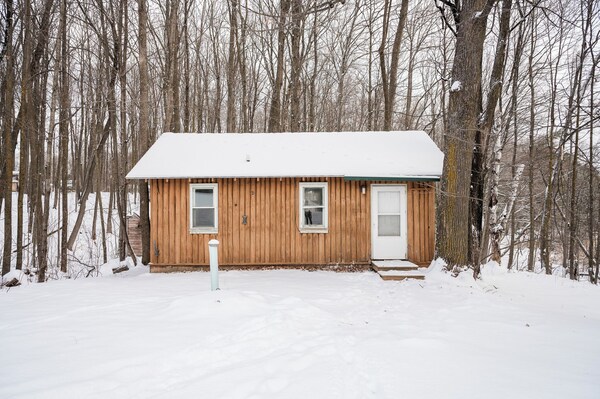 Charming Cottage In The Heart Of Sugar Camp On Bass Lake - No Cleaning Fee! - 위스콘신