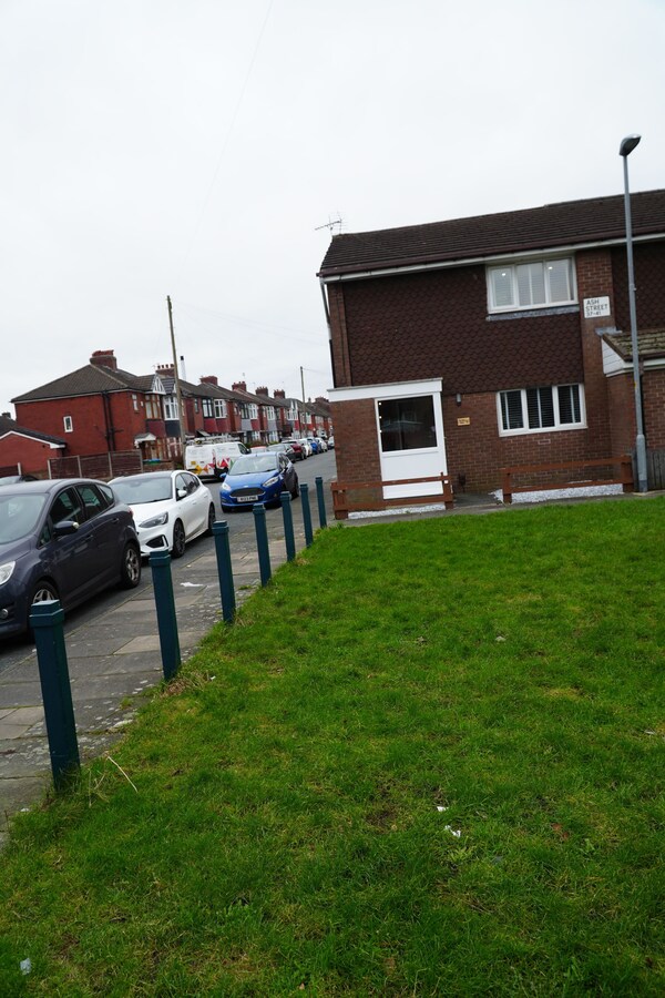 Premier Inn Mattresses - Sleeps 6 - Oldham