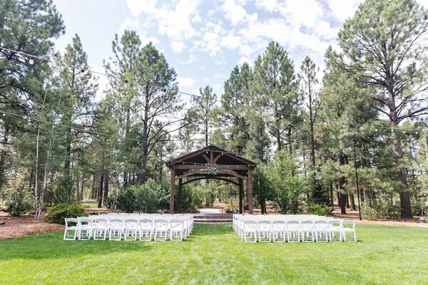Elevated Flagstaff Experience: Luxurious Accommodations & Forest Tranquility - フラッグスタッフ, AZ