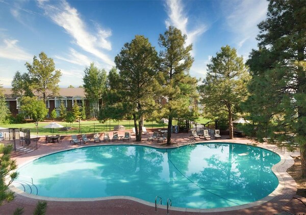 Grand View One King Room At Little America Hotel, Outdoor Pool - Flagstaff, AZ