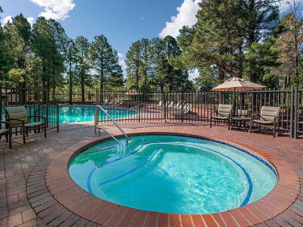 Grand Two Queen Beds At Little America Hotel W/ Private Nature Trail Access - Flagstaff, AZ