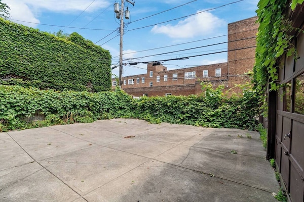 1st Flr Nr Shaker, Rta Rail, Cle Clinic & Univ. Ho - Shaker Heights, OH