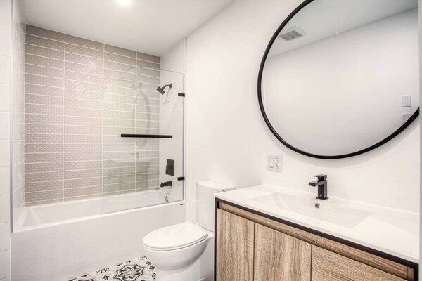 Lovely 2 Bdrs Renovated Condo  Near Dt, Metro - Montreal