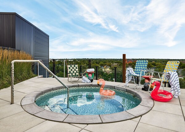Pet Friendly + Amazing Amenities | Hot Tub Access - Denver, CO