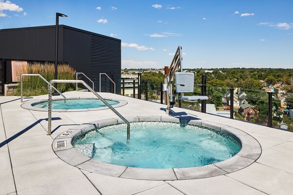Pet Friendly + Junior Studio | Rooftop Views & Bar - Denver, CO