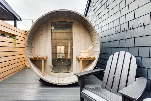The Reed @ The Louie Boutique Motel, Private Sauna! Walk To Everything! - Newport, OR
