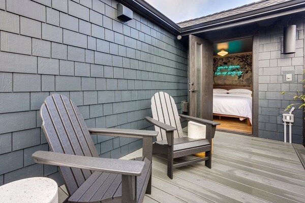 The Armstrong @ The Louie Boutique Motel, Walk To Everything! Dog Friendly! - Newport, OR