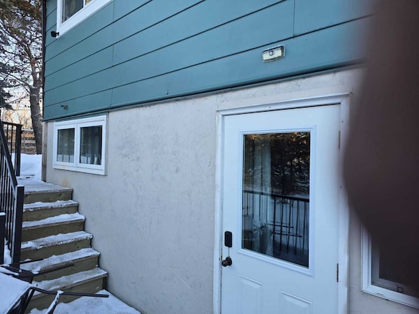 Charming 2-bedroom House In Nipawin With Ac, Wifi, Fitness Room - Nipawin
