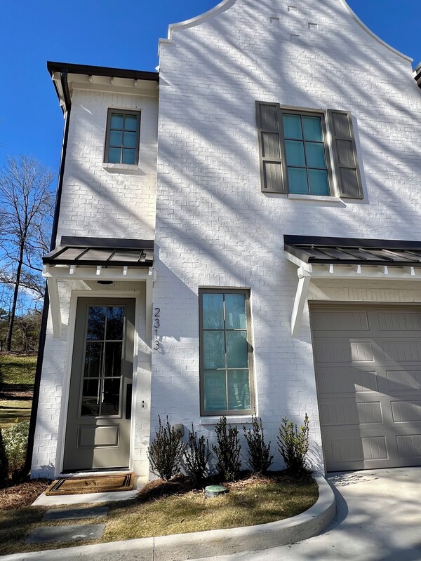 New Luxury Townhome In Prestigious Moores Mill Area Of Auburn, Al! - Auburn, AL