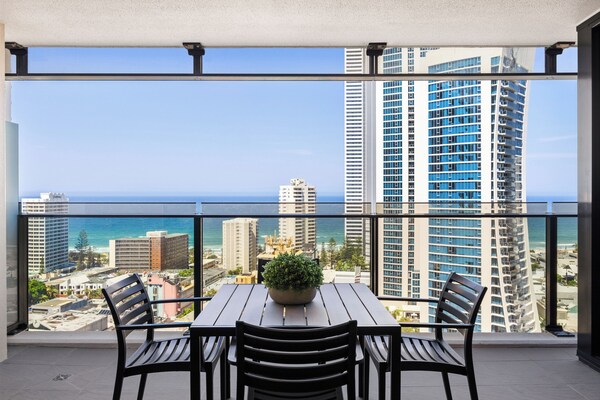 Circle On Cavill Ocean View - Surfers Paradise