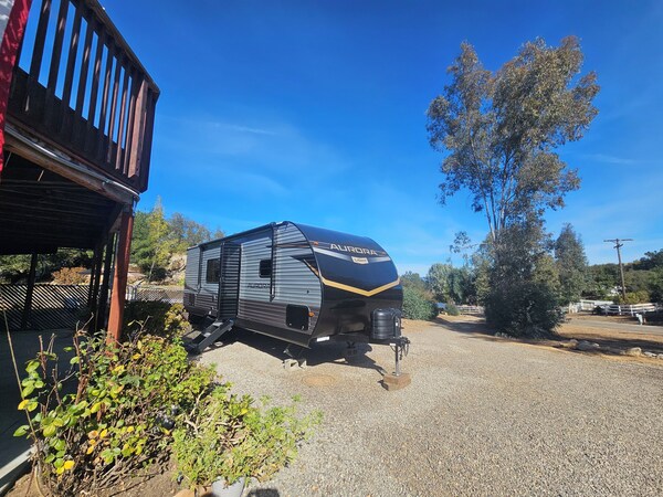 Camper Rv W/ Hot Tub On Ramona Homestead - San Diego, CA
