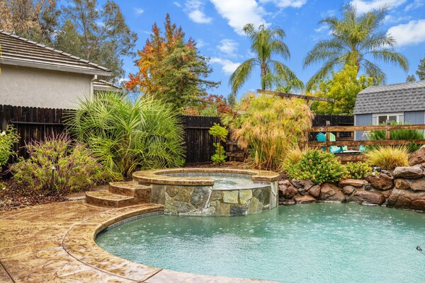 1 Bedroom, 1 Bathroom, Hot Tub, Pool, Fire Pit - SeaQuest Folsom, Folsom