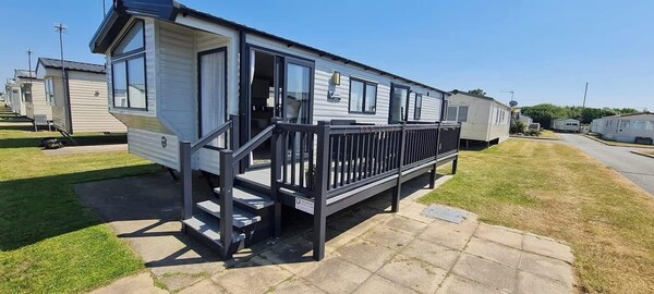 Mikey 3 Bed Balcony Rhyl - Rhyl Beach