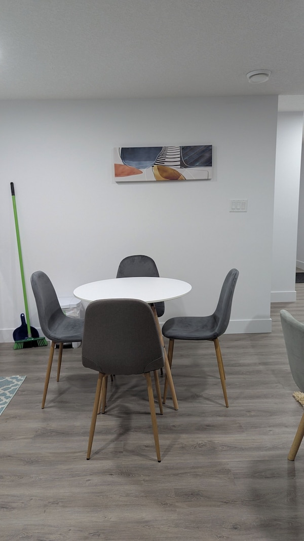 Modern, Luxury And Cozy Guest Suite - Fort Saskatchewan