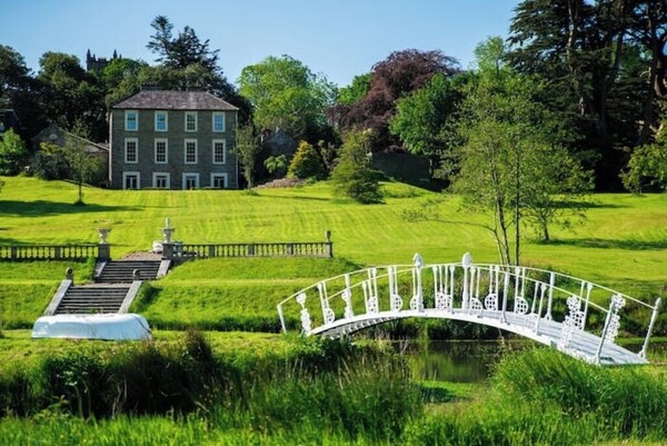 Ardnavaha House Poolside Cottage 5\n\n - Clonakilty