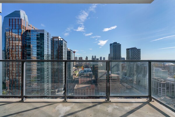 Breath~taking~view~22th Floor~balcony&bedroom/4guest Dt Skyline#1010 6st Sw - Calgary